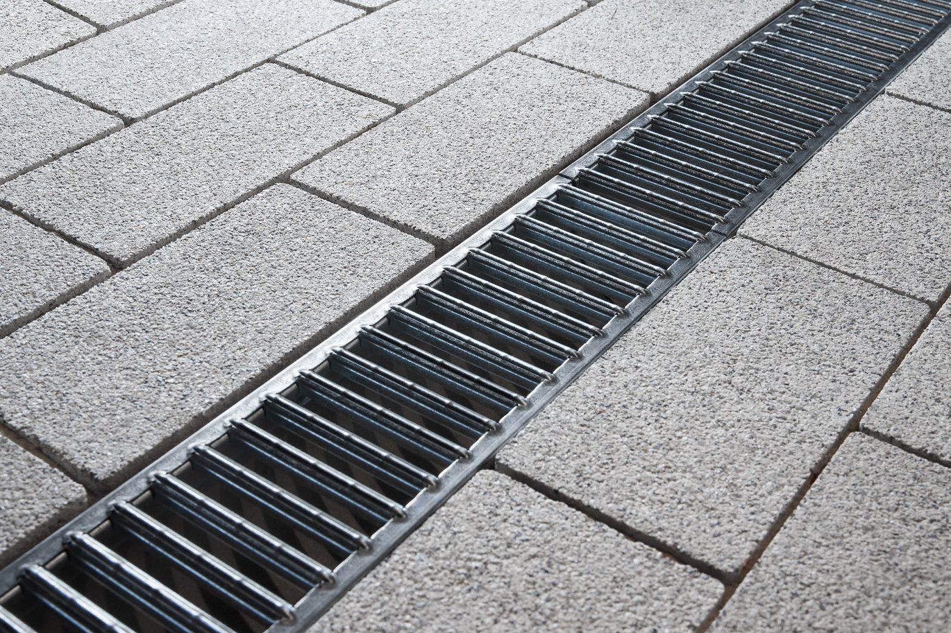 Euroline Galva, de afvoergoot met het traditionele rooster