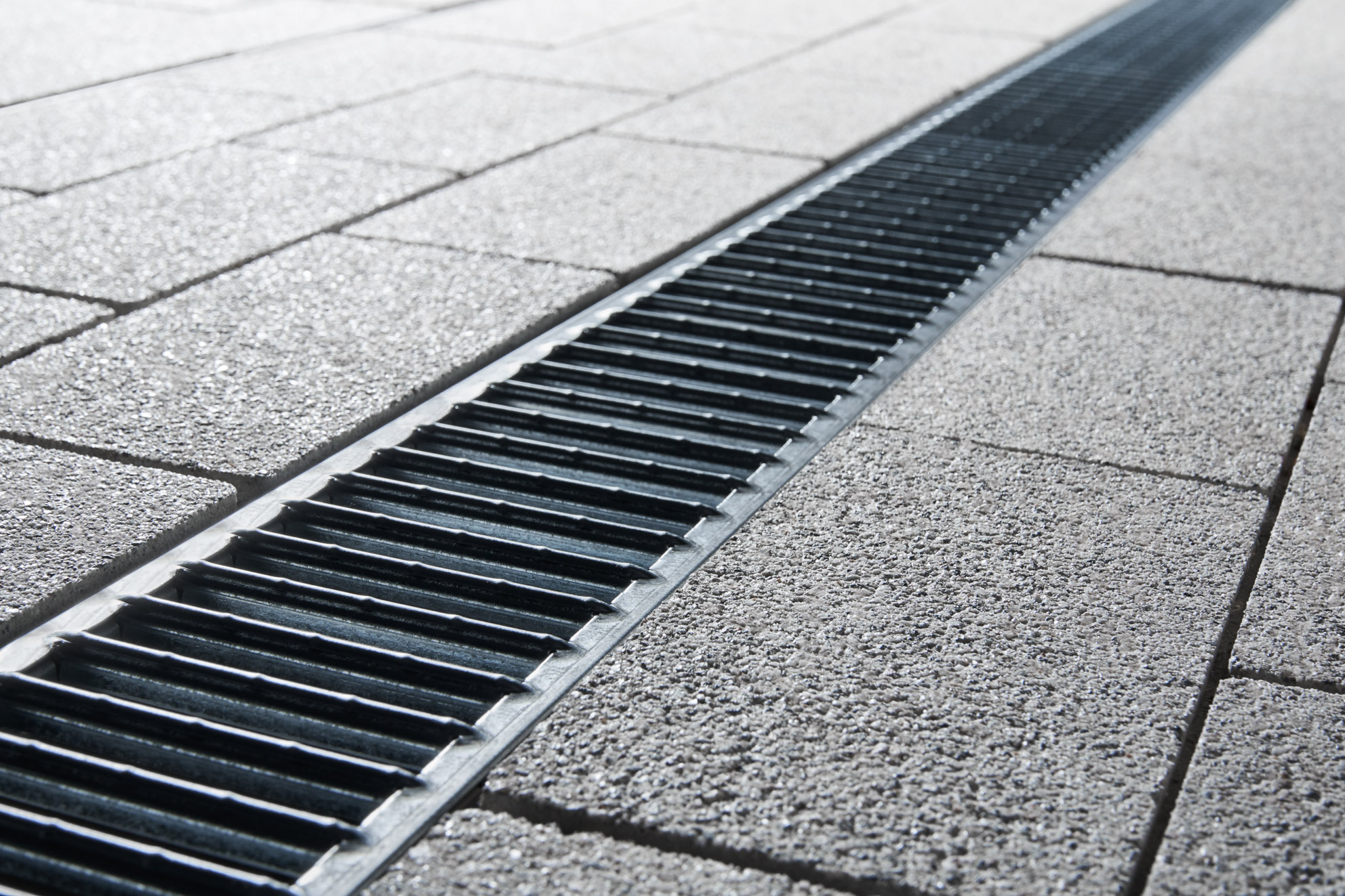 Euroline Galva, de afvoergoot met het traditionele rooster