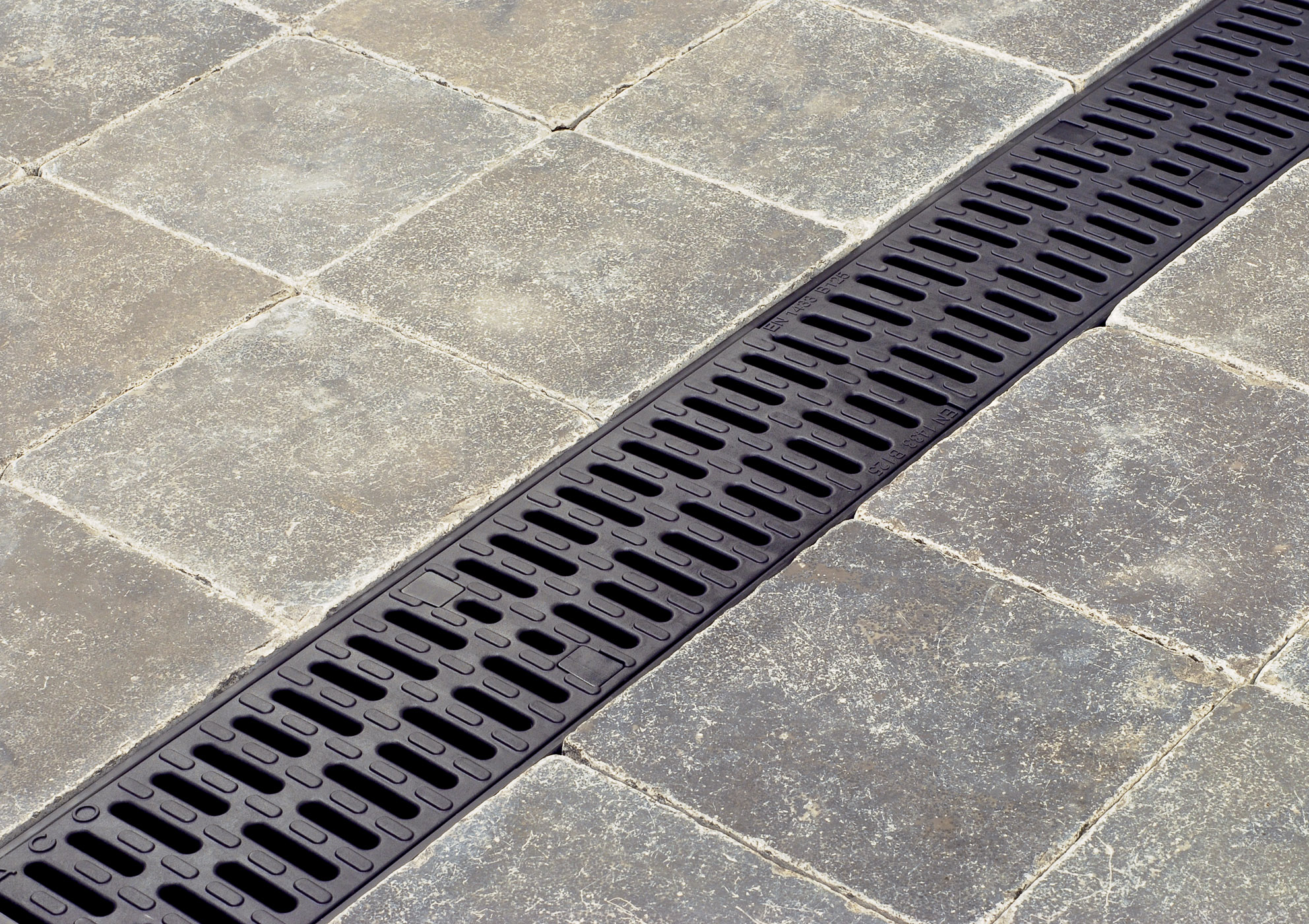 Galaline, sterke afvoergoot uit kunststof